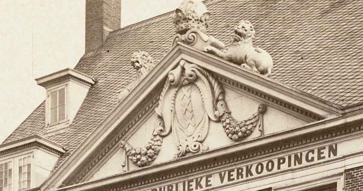 UvA neemt bijzonder 17e-eeuws timpaan in ontvangst - Campusontwikkeling ...