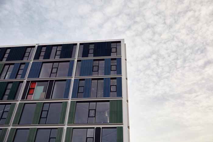 LAB42: Nieuw BIPV-systeem lost energievraagstuk op in gevel ...